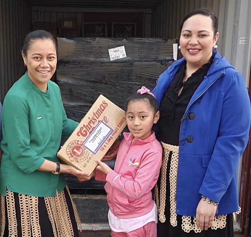 Tongan Royalty thanks Specsavers’ Glasses Recycling Program - mivision